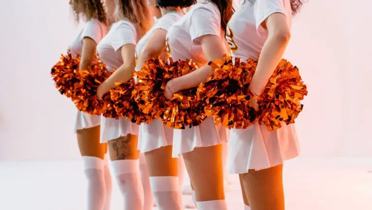 How to do Scorpion Pose Cheerleading? - The Scorpion Hobby